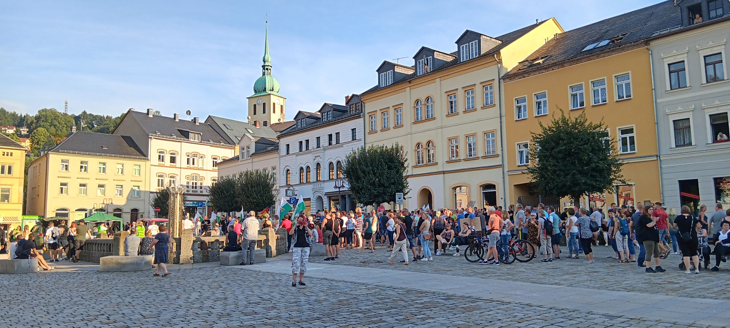 Eindrücke aus Sebnitz: “Abi*, die Verrückten sind aus der Anstalt ...